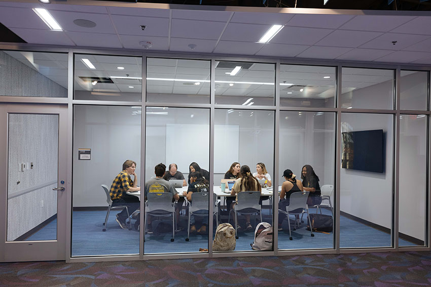 Students_LOW-118 copy - UCF Libraries